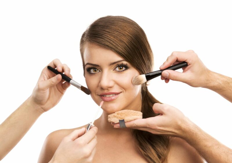 Pourquoi les femmes se maquillent ? Make Up