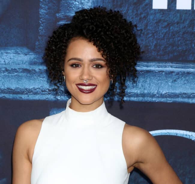 Comment l'actrice Nathalie Emmanuel a combattu la discrimination par ...