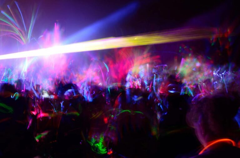 Comment préparer une soirée à thème fluo
