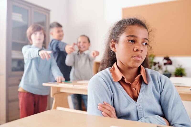 Racket à l'école : les signes et les bons gestes à adopter pour faire face