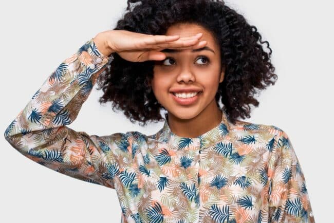 Adieu aux complexes du front large: Voici 13 coiffures pour mettre en ...