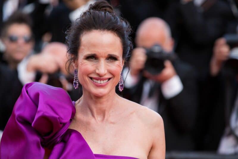 Cette actrice de 64 ans renonce à la coloration, Andie MacDowell assume son âge et sa chevelure ...